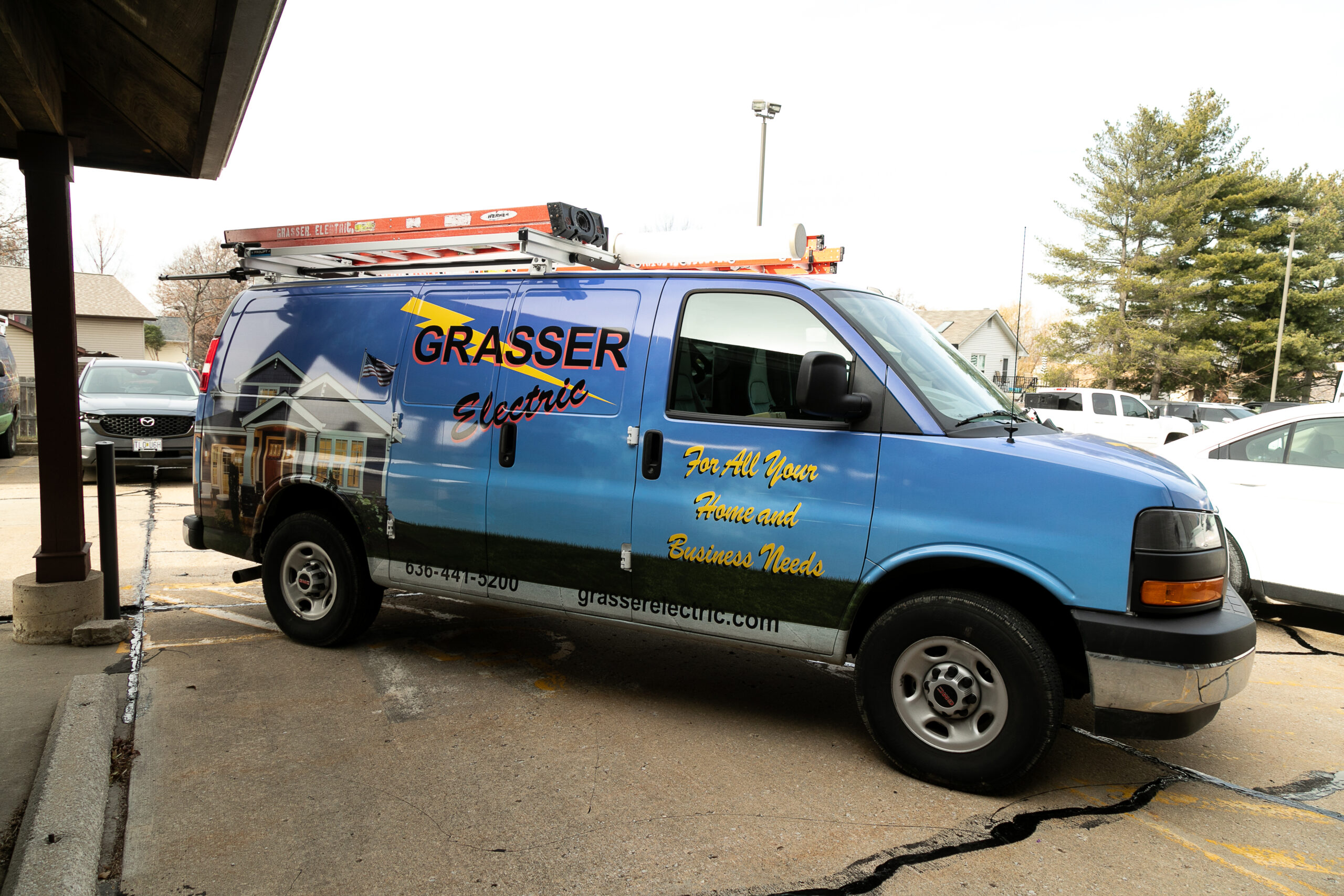 Grasser loves Dogs - Grasser Electric